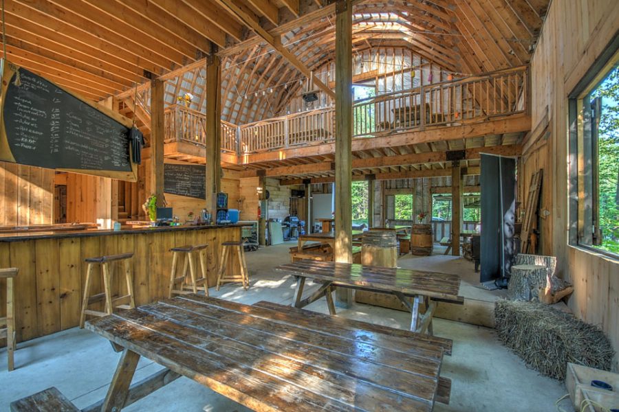 Reception Barn for rental - Rafting Momentum